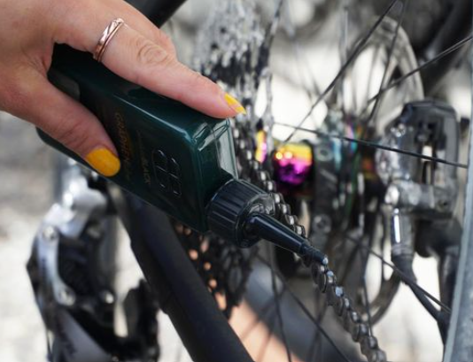 Bike Chain Lube: Dry vs. Wet vs. Wax-based Lubes
